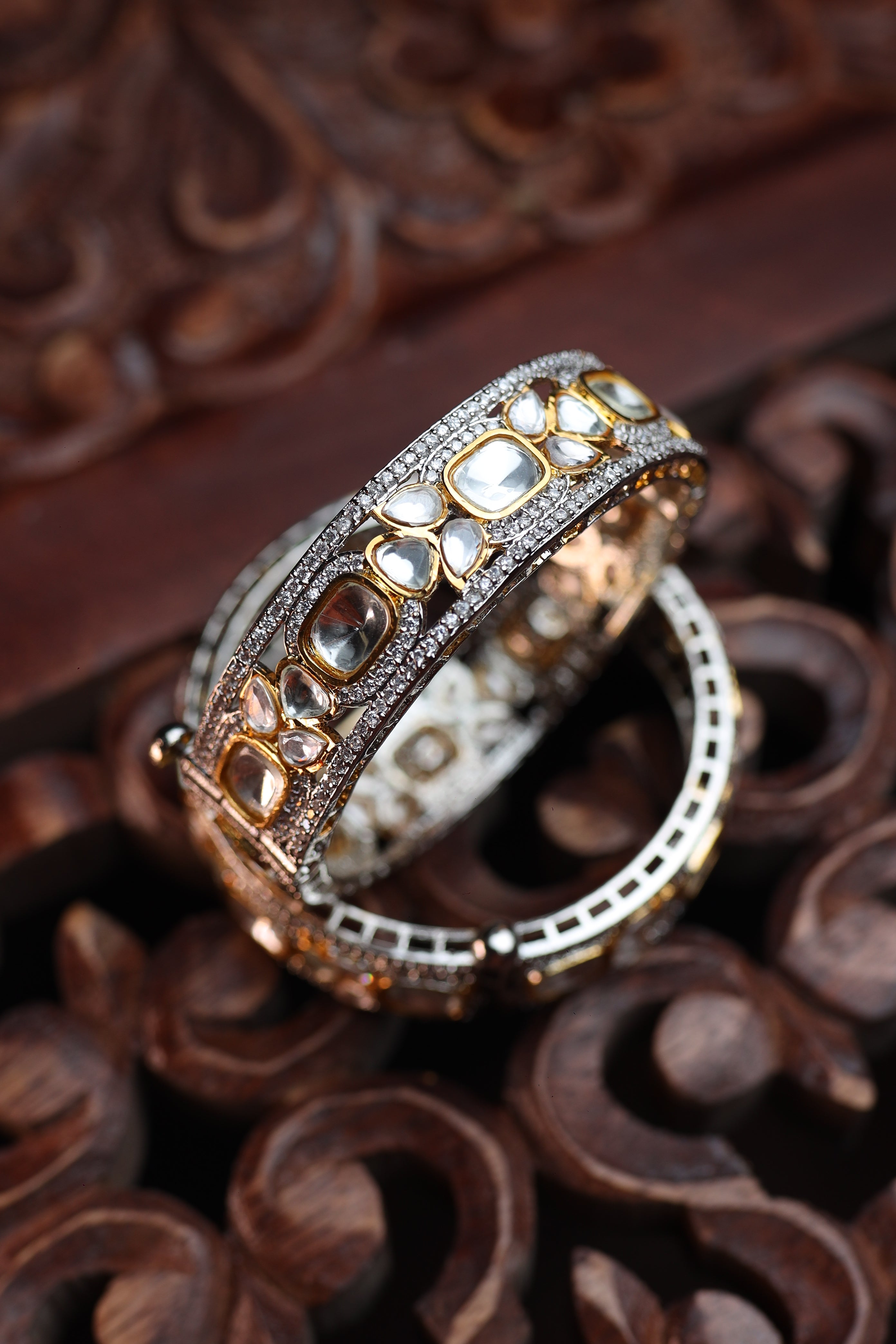 Nadia Bangles – Ishil